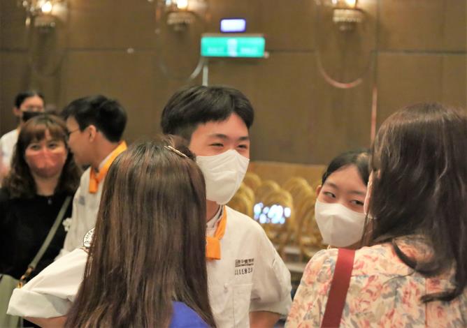 臺北市政府全球資訊網-市府新聞稿-新聞稿1120411私立開平餐飲-逾60位名師見證！開平餐飲拜師大典新生宣誓投入餐飲場面震撼 產官學攜手參與 ...